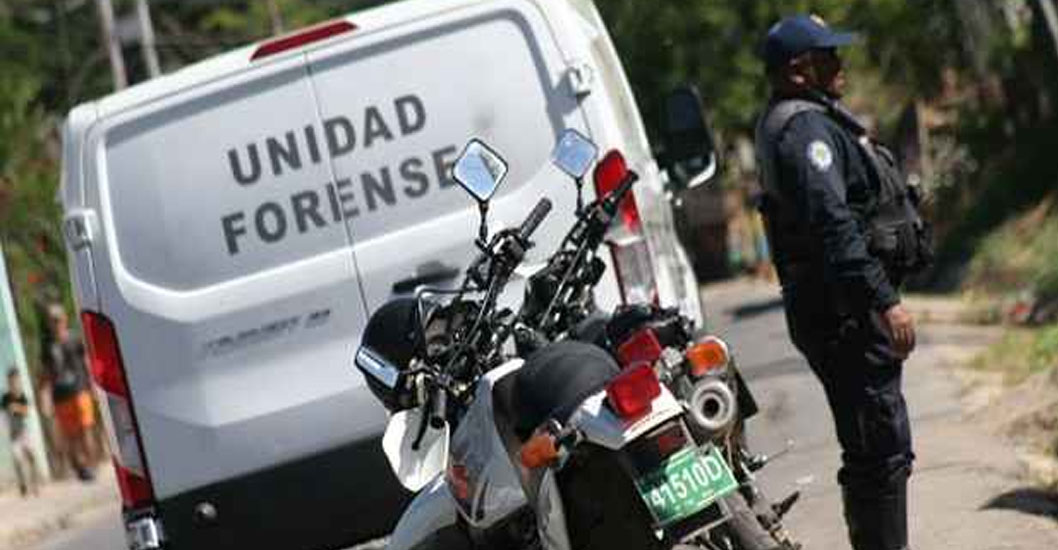 ¡HALLAZGO BOMBERIL! Localizan tres cuerpos calcinados dentro de un vehículo - Noticia al Minuto