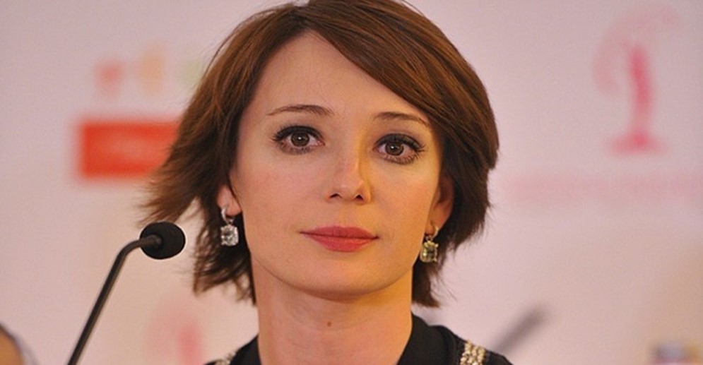 REGRESAR ES PELIGROSO»! Famosa actriz rusa se exilia tras pedir el fin ...