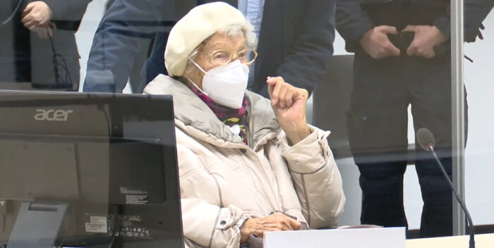 ¡2 AÑOS DE LIBERTAD CONDICIONAL! Condenan a mujer de 97 por ser ...