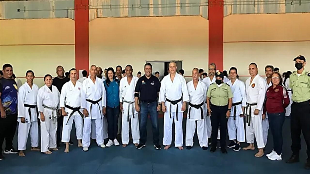¡CON MIRAS AL CAMPEONATO NACIONAL! Atletas de Karate realizan ...