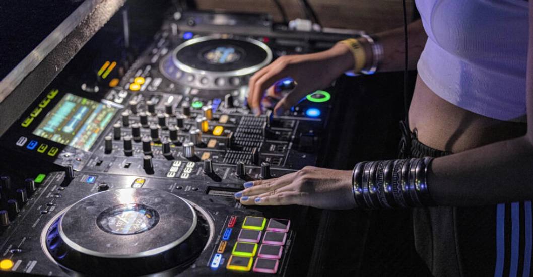 ¡POTENTES, TALENTOSAS Y COMPETENTES! Mujeres DJ encienden las pistas de ...