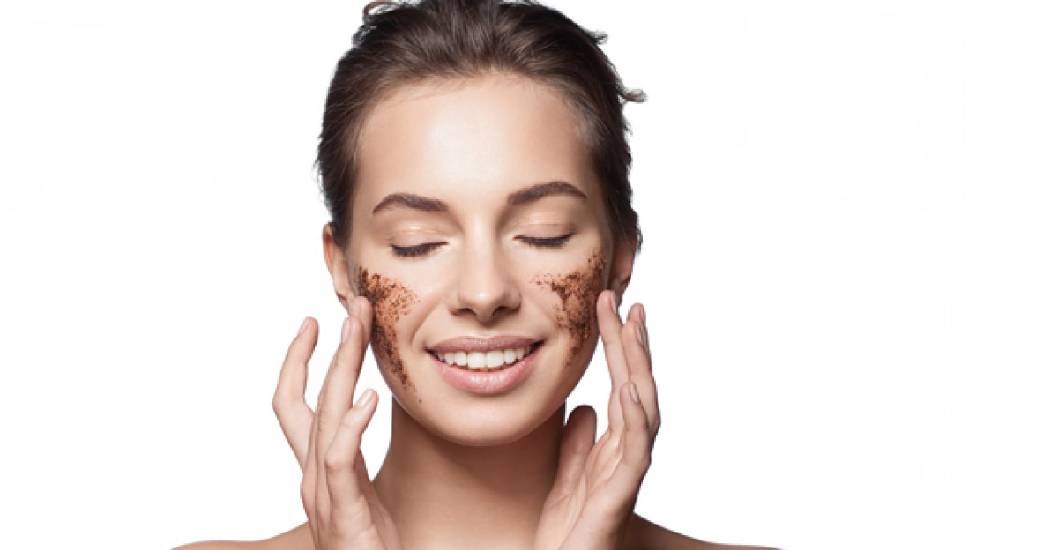 ¡AQUÍ TE INDICAMOS CUÁLES SON! Exfoliantes ayudan a tener un cutis más ...