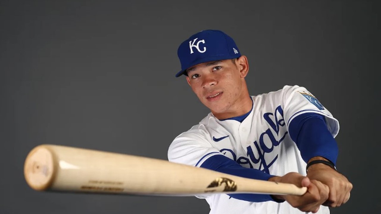 ¡ALTERNARÁ CON SALVADOR PÉREZ! Careta criollo Freddy Fermín ascendido a roster de 40 por los ...