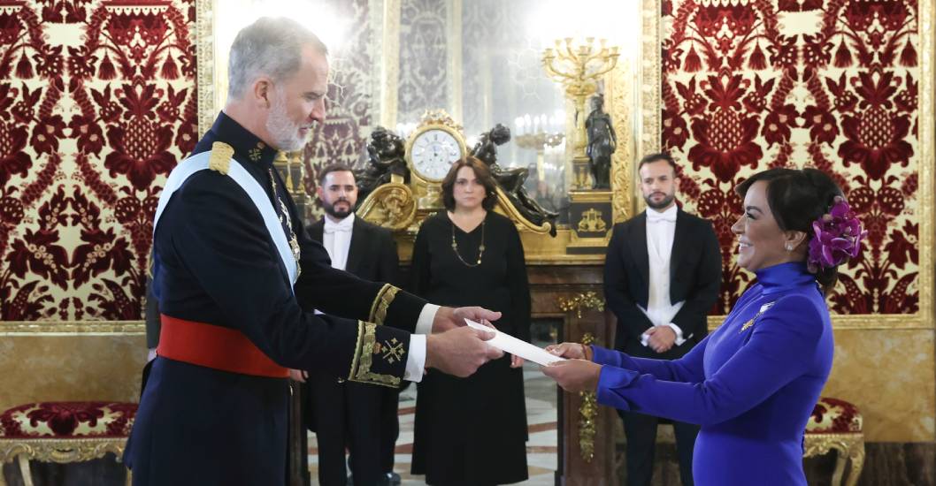 ¡RECIBIMIENTO OFICIAL! Coromoto Godoy entrega cartas credenciales al ...