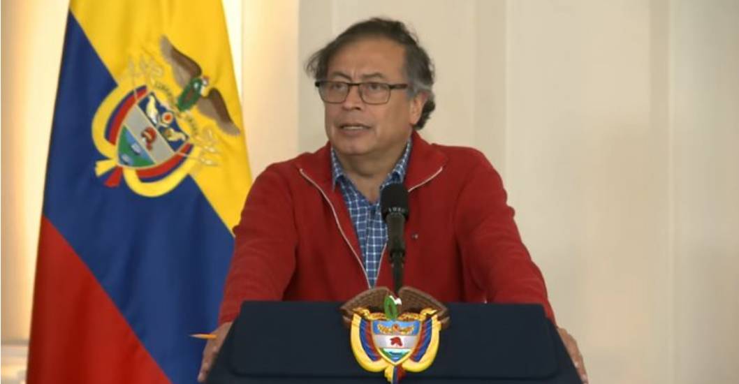 ¡MUY CERCANOS A SU PERSONA! Petro posesiona a siete nuevos ministros ... ¡MUY CERCANOS A SU PERSONA! Petro posesiona a siete nuevos ministros ...