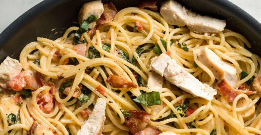 ¡COCINA AL MINUTO! Prepara este delicioso espagueti con pollo, espinaca ...