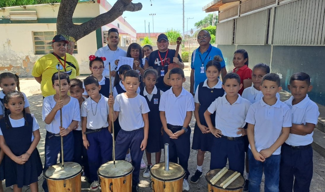 ¡LLEVAN LA GAITA A LAS ESCUELAS! Gobernación y Fundagraez continúan ...