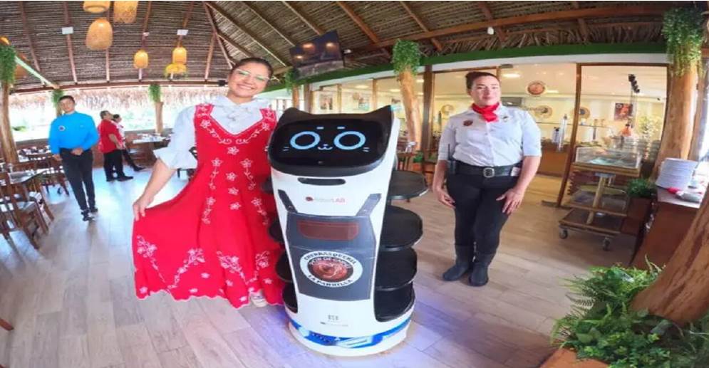 ¡CONOCE A 'BELLA FÁTIMA'! Un robot mesonero producto de la Inteligencia ...