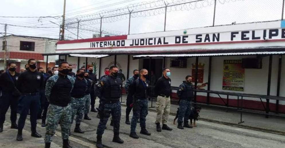 ¡SE AMOTINAN LOS PRIVADOS EN YARACUY! Causan destrozos tras enterarse de la Operación ...