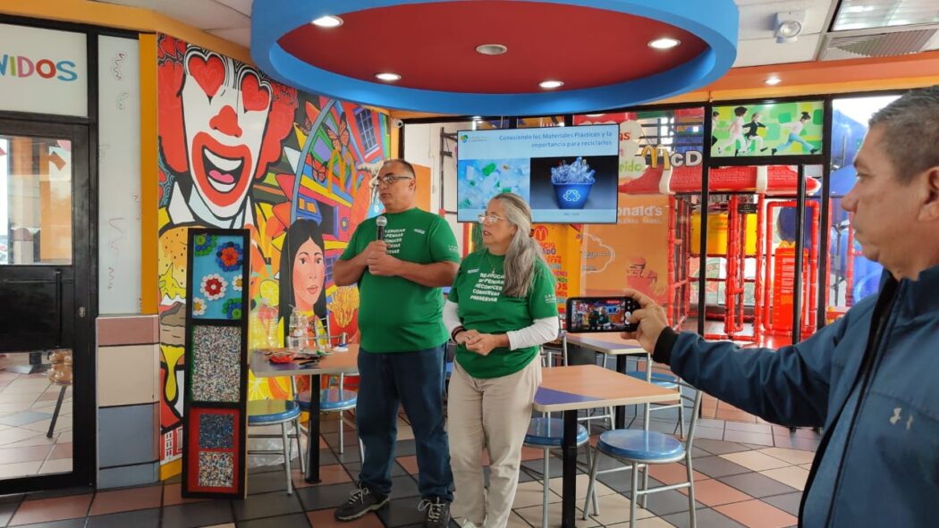 ¡BAJO EL SLOGAN CAMBIAMOS POCO CAMBIAMOS MUCHO! Mcdonald's Maracaibo y ...