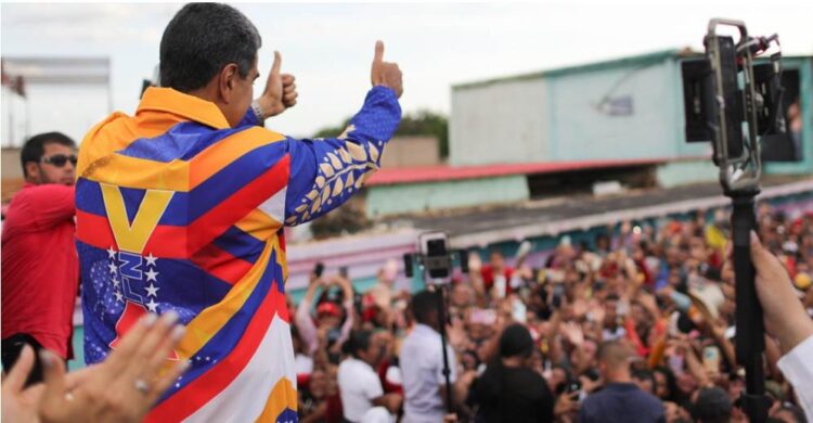 ¡CANTA EL 'GALLO PINTO' DESDE MARACAIBO! Maduro: "Estamos ganando, pero ...