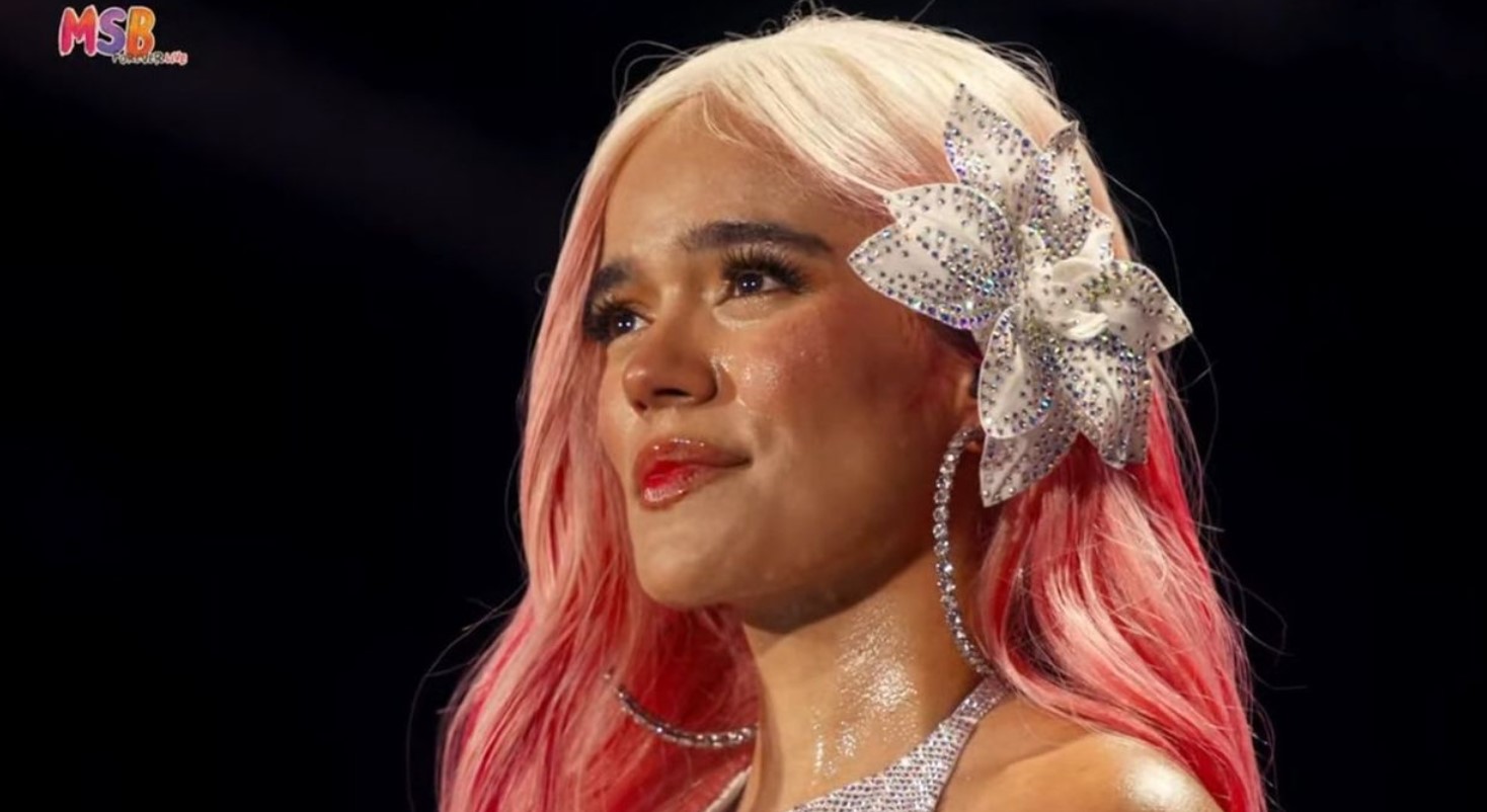 ¡LA BICHOTA ARRASA CON TODO! Karol G triunfa en los Premios Heat 2024 ...