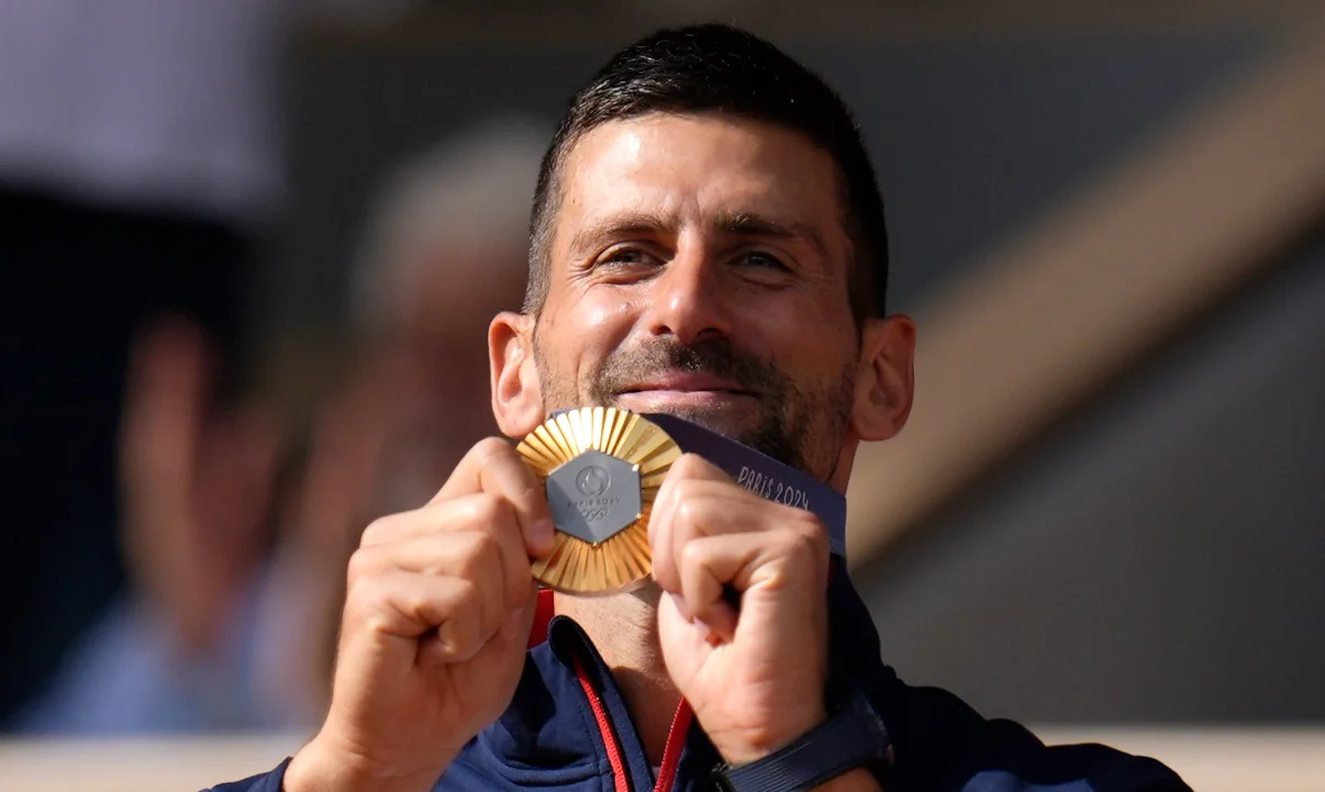 ¡LO CONSIGUIÓ! Novak Djokovic gana la medalla de oro tras vencer a Carlos Alcaraz en París 2024 ...