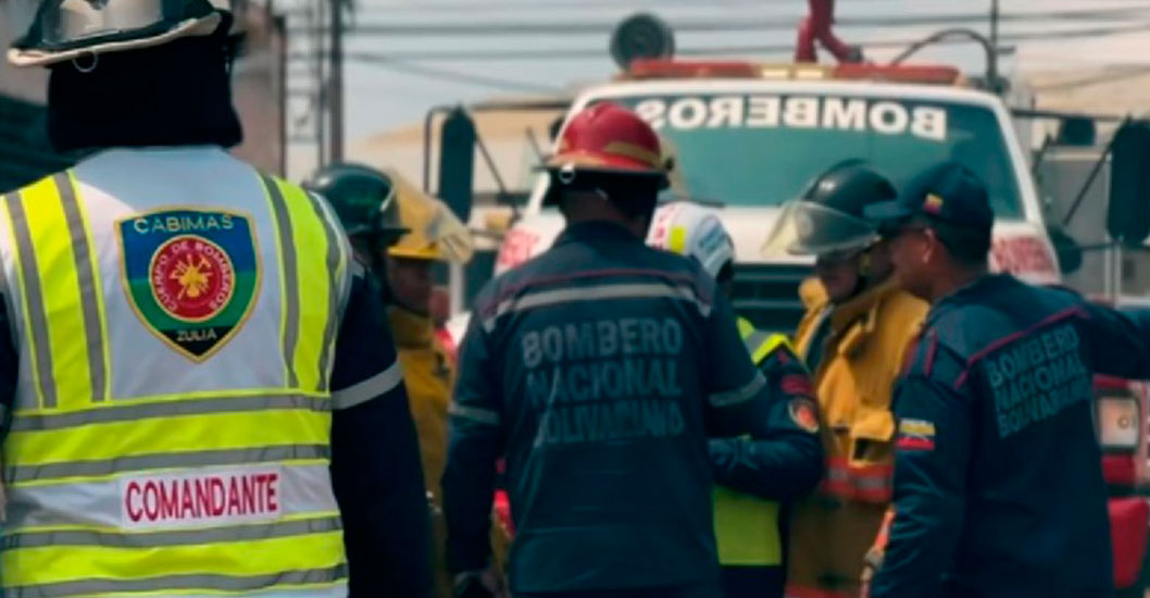 ¡AVANZA CONTROL DEL INCENDIO EN LAS SALINAS! Bomberos siguen trabajando ...