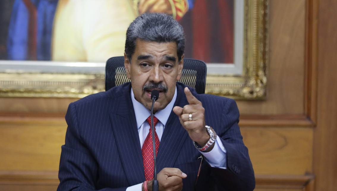 ¡"SOMOS EL GRAN DAVID PELEANDO CONTRA GOLIAT"! Presidente Maduro: "No ...