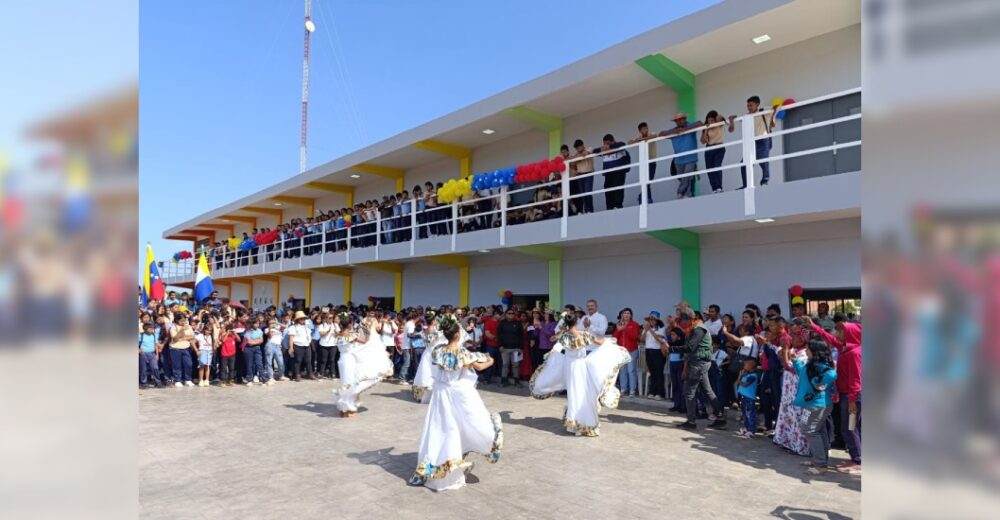 ¡CON MATRÍCULA DE 1.084 ESTUDIANTES! Inaugurado Liceo Nacional Hugo ...