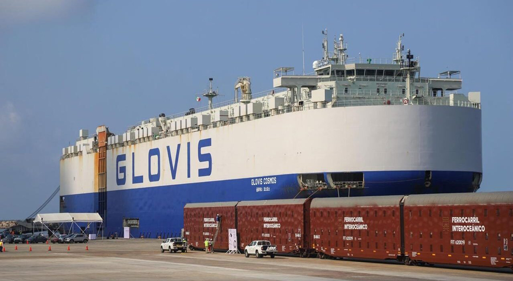 ¡CAMBIO EN EL COMERCIO GLOBAL! Buque Glovis Cosmos de Hyundai llega al ...