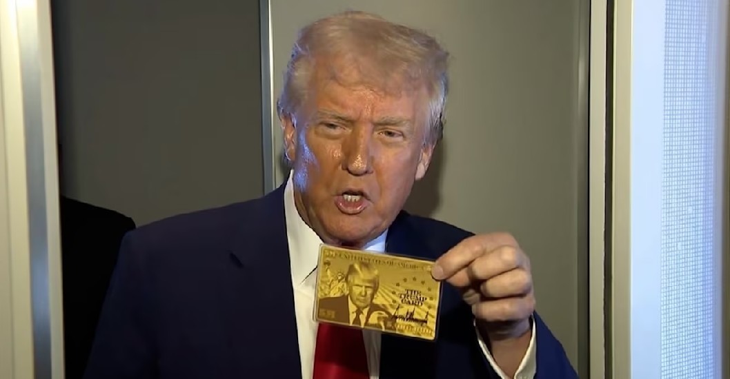 ¡DOCUMENTO EXCLUSIVO! Donald Trump presenta su “Gold Card” con valor de ...