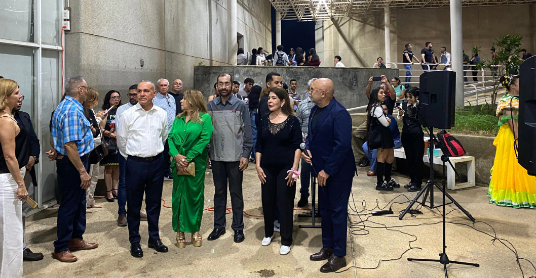 ¡EL EMBLEMÁTICO MUSEO! El MACZUL Brilló con luz y arte en una noche ...