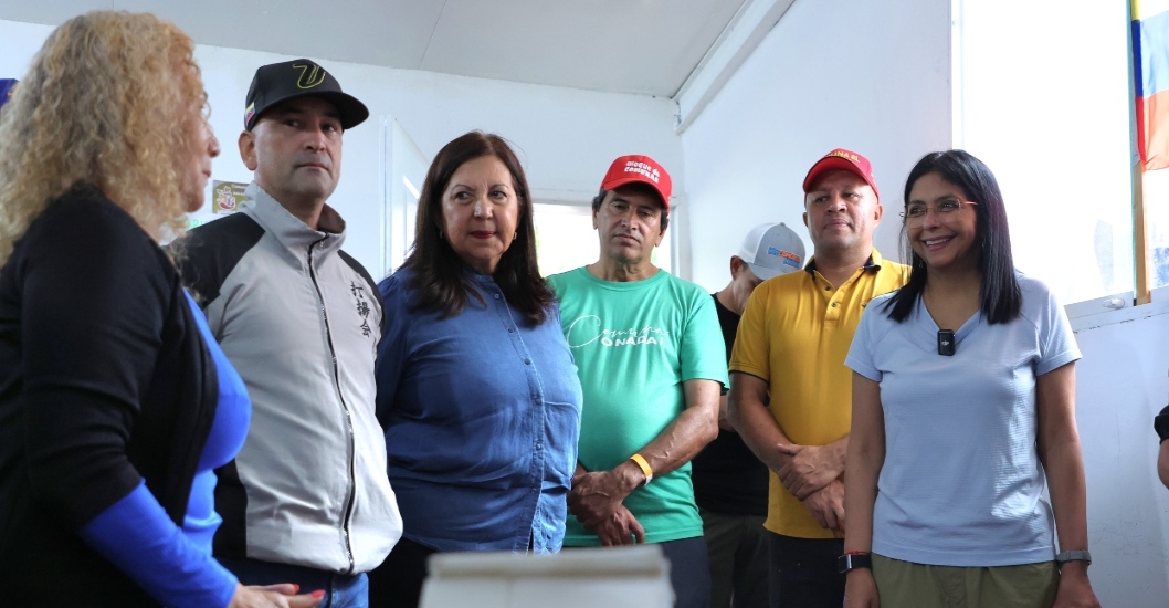 ¡VISITA CENTRO EN CARACAS! Delcy Rodríguez constató experiencias de ...