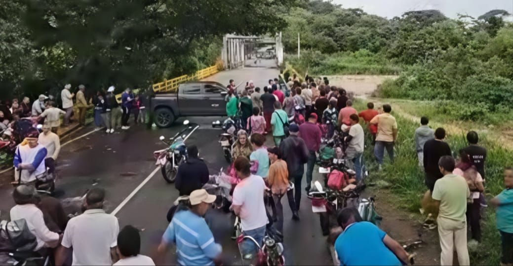 ¡CIERRE PREVENTIVO! La Troncal 5 a la altura del puente sobre el río ...