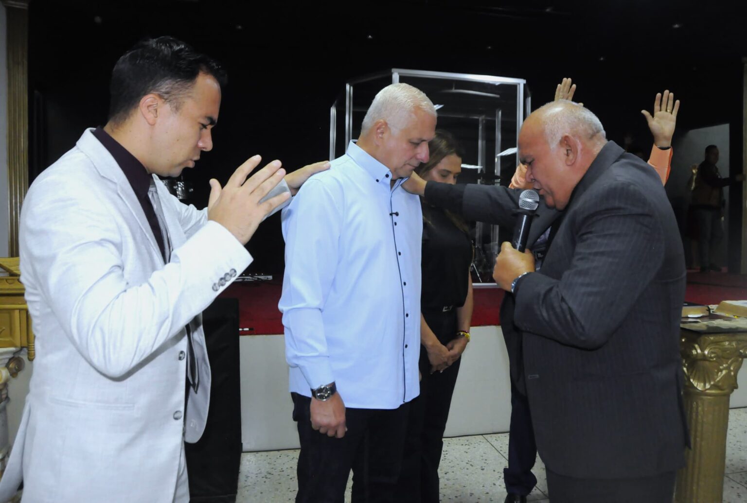 ¡CON LA FE POR DELANTE! Alcalde Gustavo Fernández visita la Iglesia ...