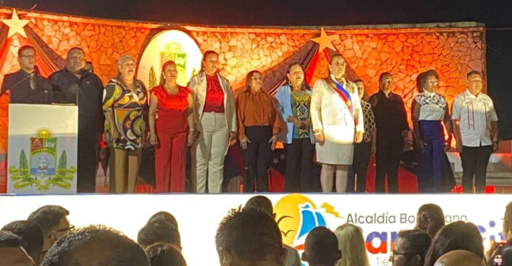 ¡DE LA MANO DEL PODER POPULAR! Juramentada como alcaldesa del municipio ...