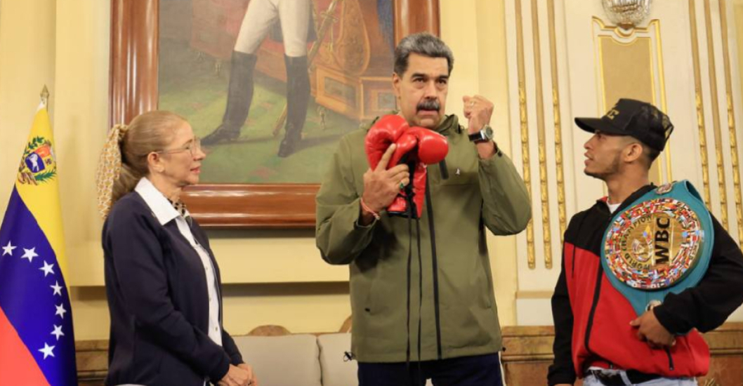 ¡VISITA CON OBSEQUIOS! Presidente Maduro recibe en Miraflores al ...