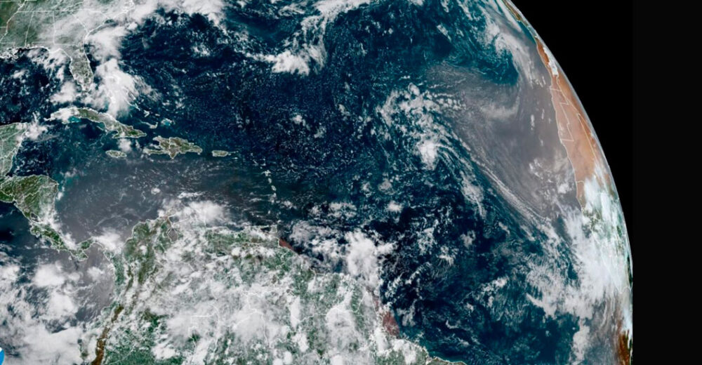 ¡SE FORTALECE EN EL ATLÁNTICO! Tormenta tropical Erin avanza hacia el Caribe con potencial de ...
