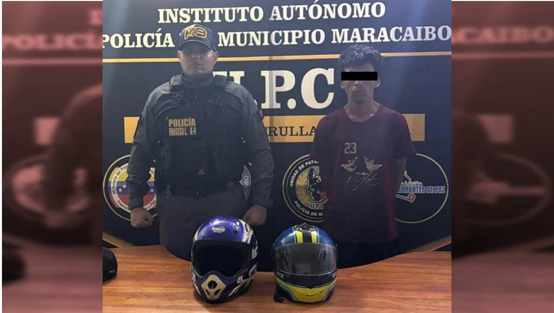 ¡LO AGARRAN CON PAR DE CASCOS DE MOTO HURTADOS! Polimaracaibo detiene a ...